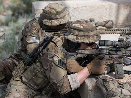 AN/PRC-152A Wideband Networking Handheld Radio | L3Harris® Fast. Forward.